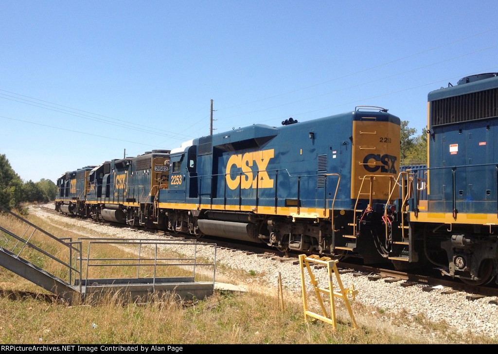 CSX Road mate 2253 and GP38-2 2642